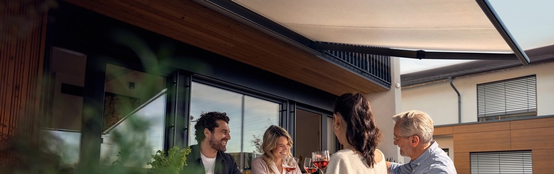 Optez pour un store électrique pour profiter de la vie en plein air ...