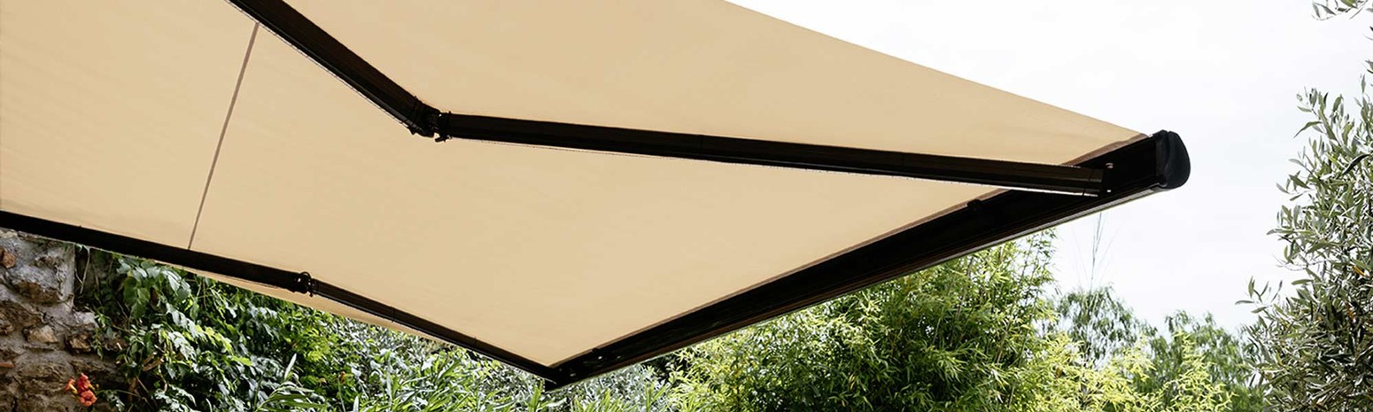 Optez pour un store électrique pour profiter de la vie en plein air ...