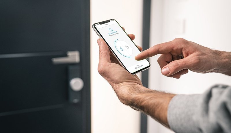 Avec la porte connectée, renforcez la sécurité de votre domicile | Somfy